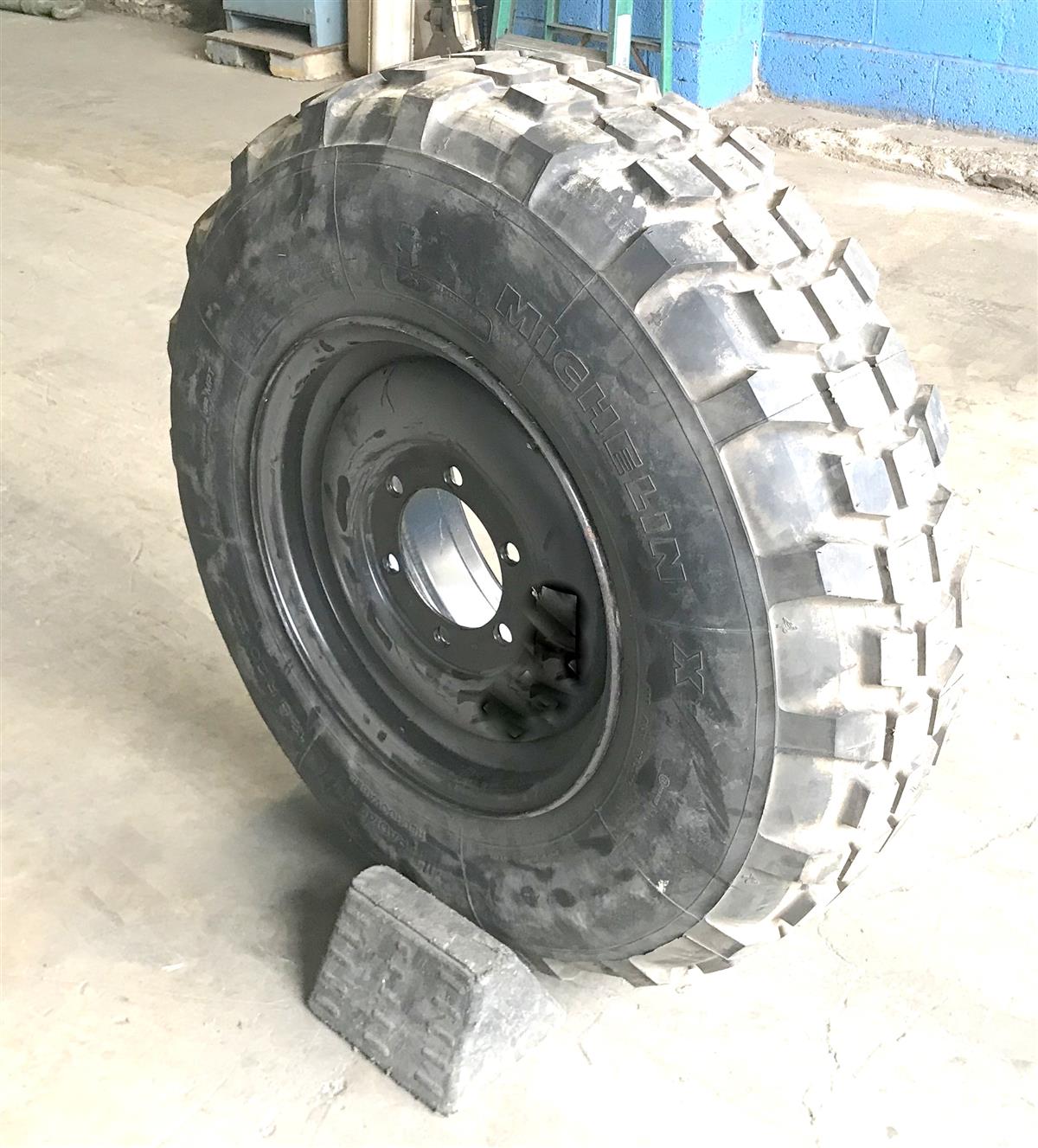 Michelin 12.5R20 With Rim (2 Tire Lot) (Used)